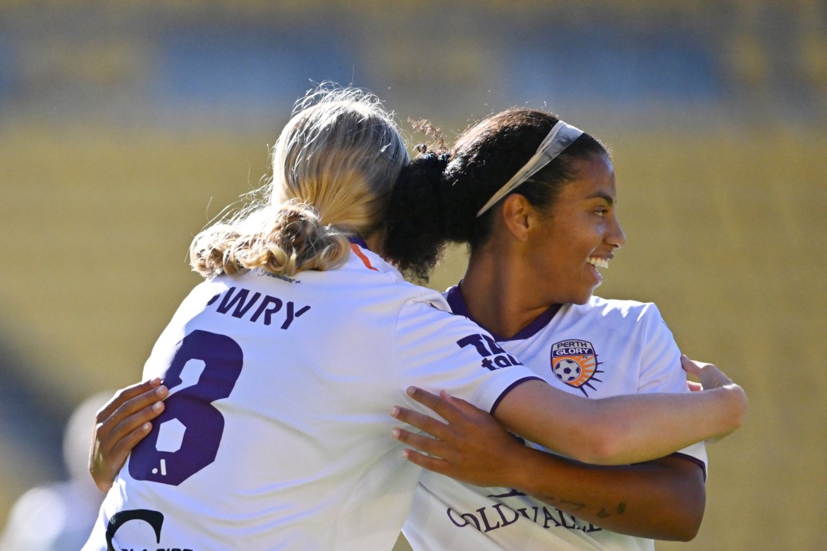 Glory keep hopes alive with win over Phoenix