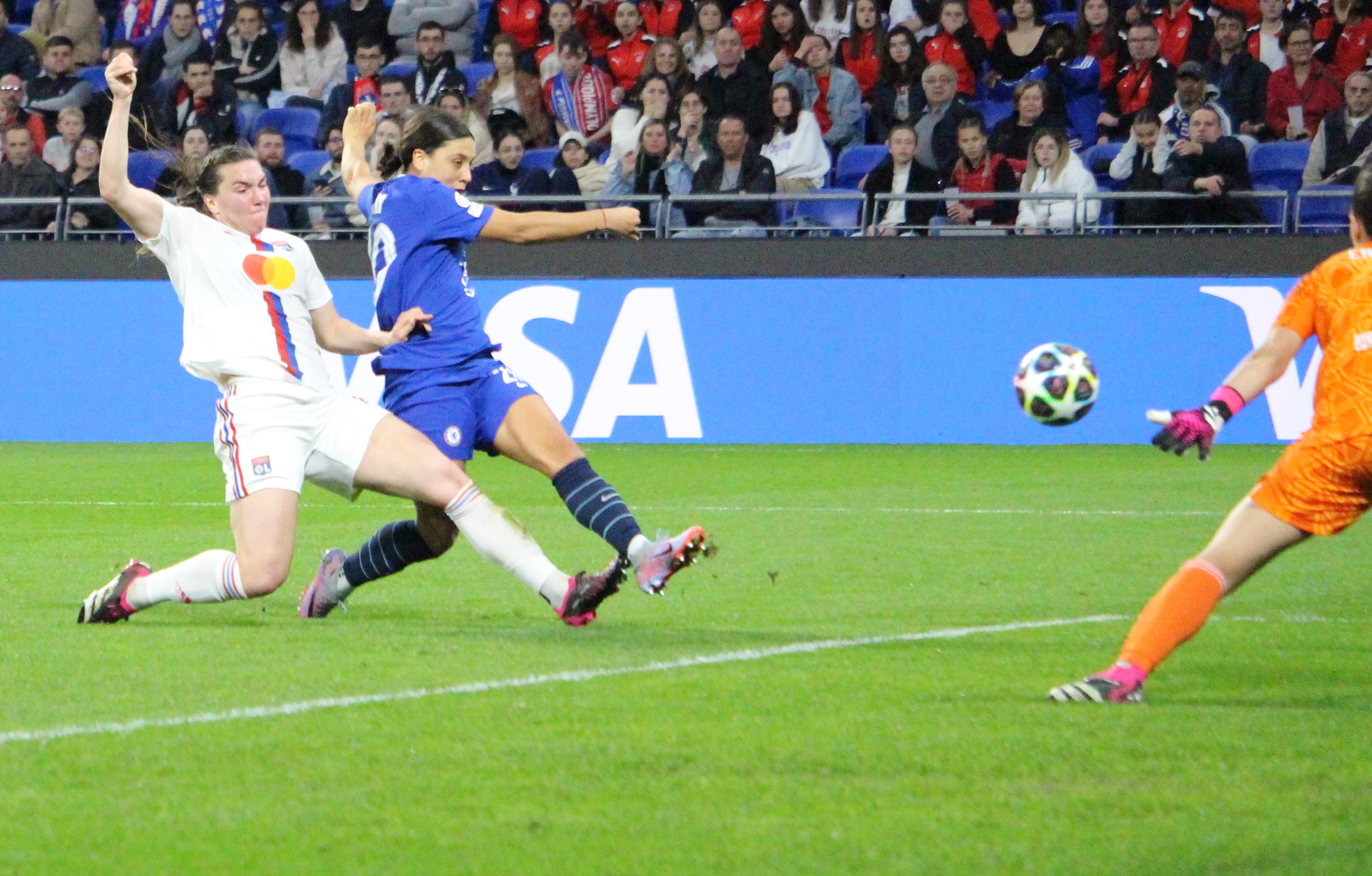 Lyon Chelsea header JP Thiesset
