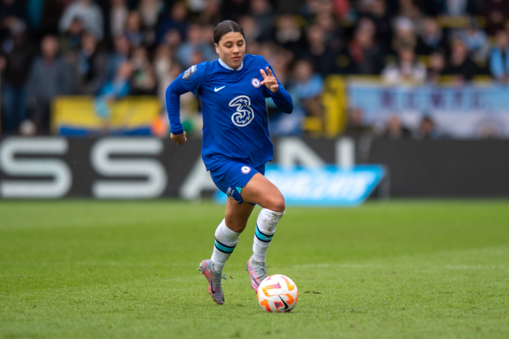 mc-v-chelsea-kerr-runs-karl-vallantine