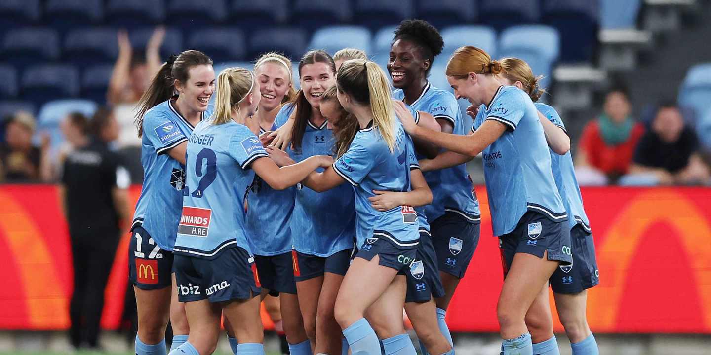 Fenton signs new deal with Sydney FC