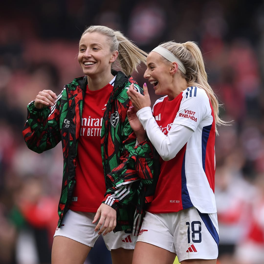 A dominant display from Arsenal turns North London red